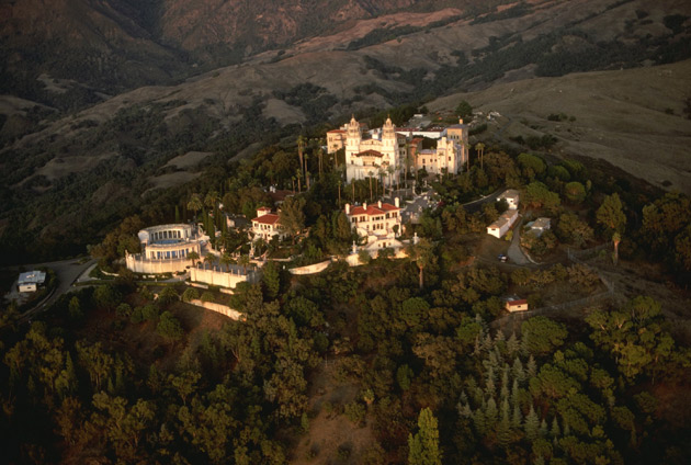 Hearst Castle, San Simeon, California (with Map & Photos)