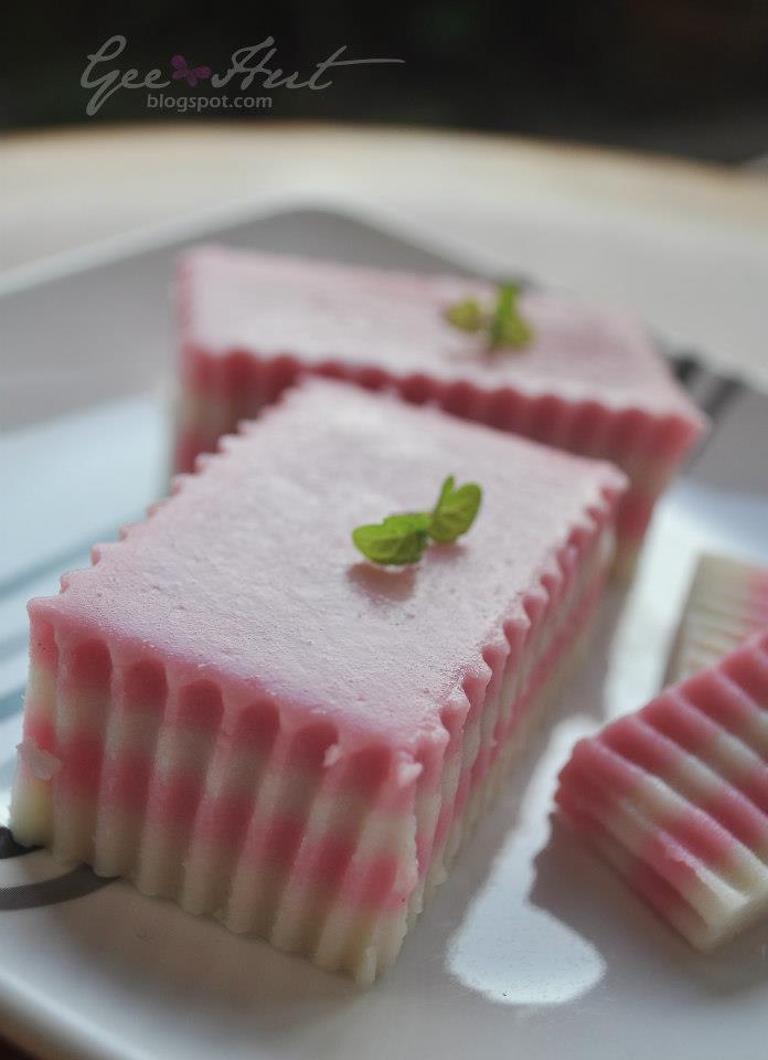 GeeHut: Kuih lapis pink pucat...