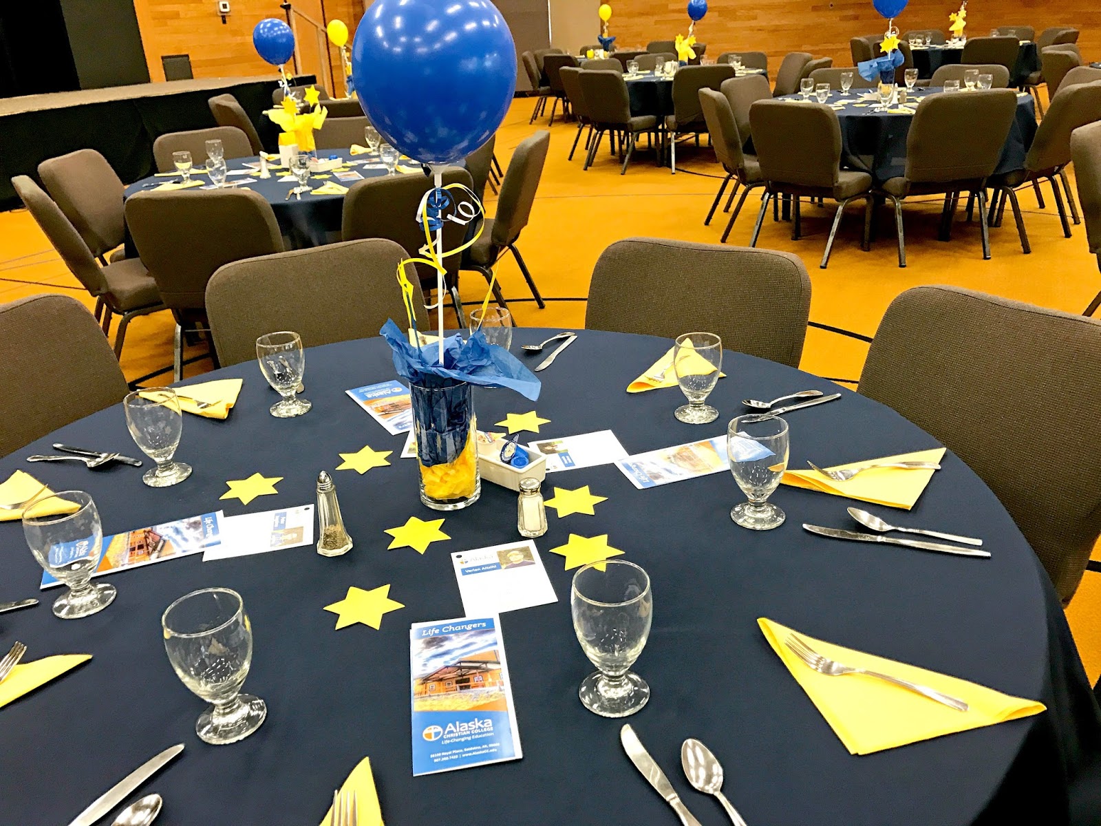 michelle paige blogs: Decorate A Fundraising Auction for Cheap