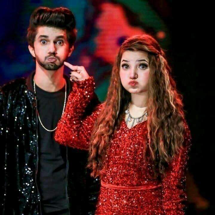 40+ Love Cute Couple Poses DPz HD for Instagram & Whatsapp | Wallpaper DP