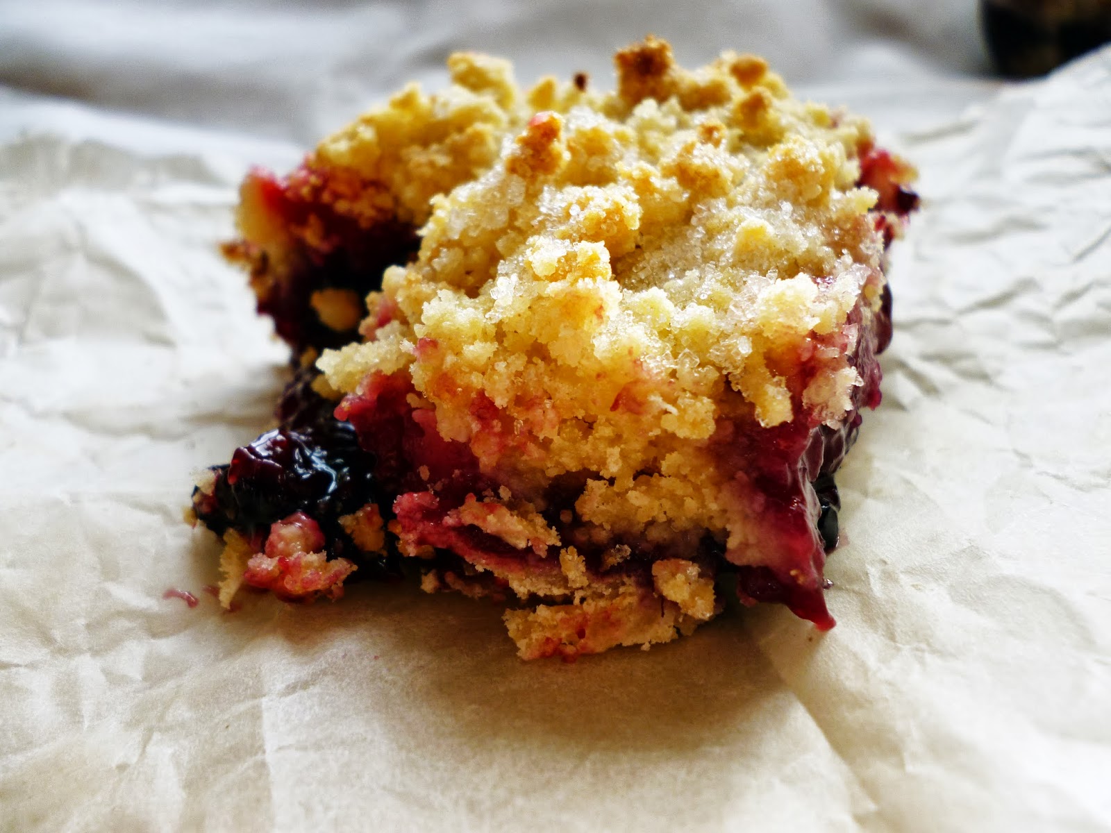 Cake Of The Week: Blackberry Apple Crumble Bars