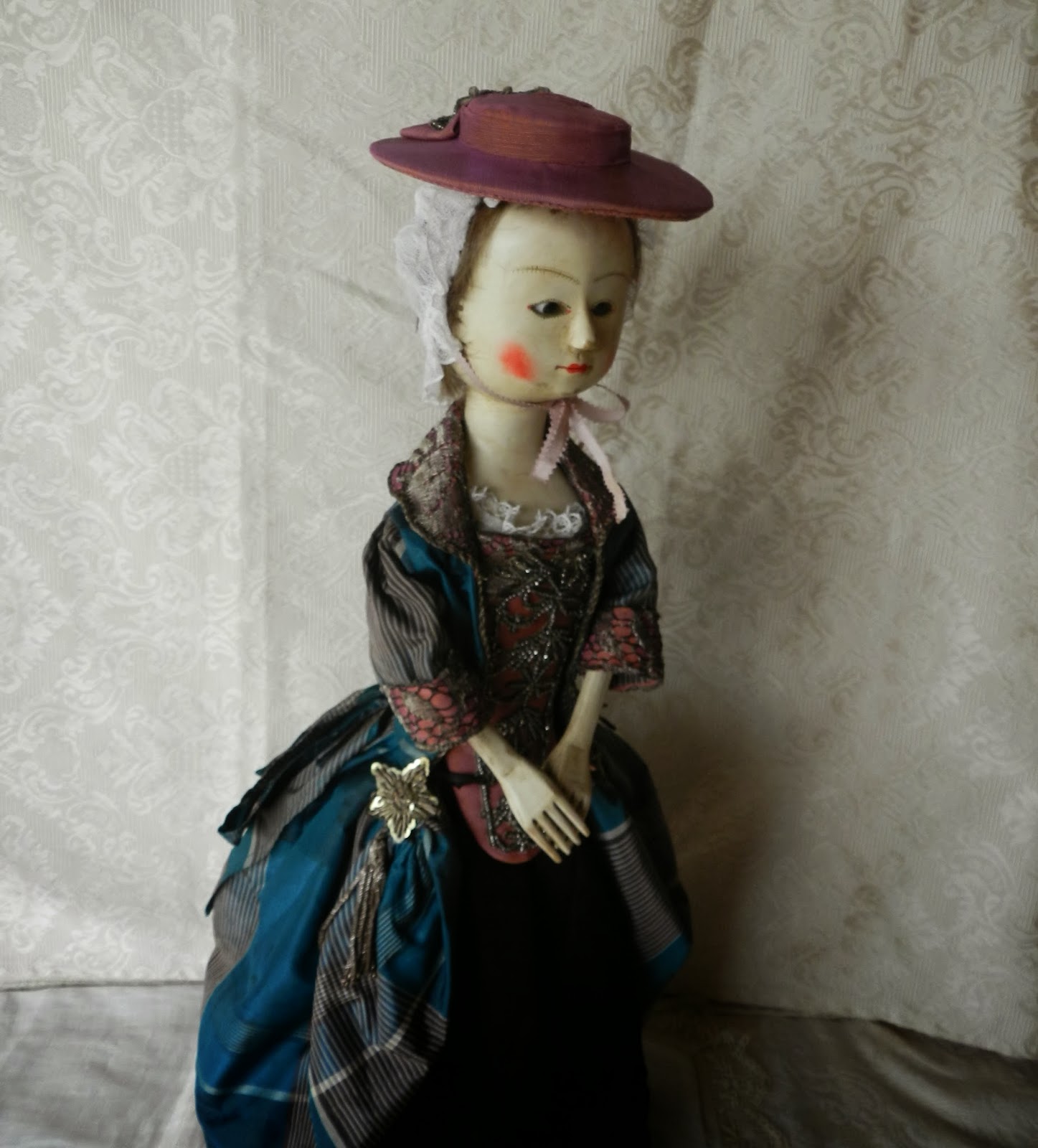 The Old Wooden Sisters: Queen Anne doll finished .SOLD