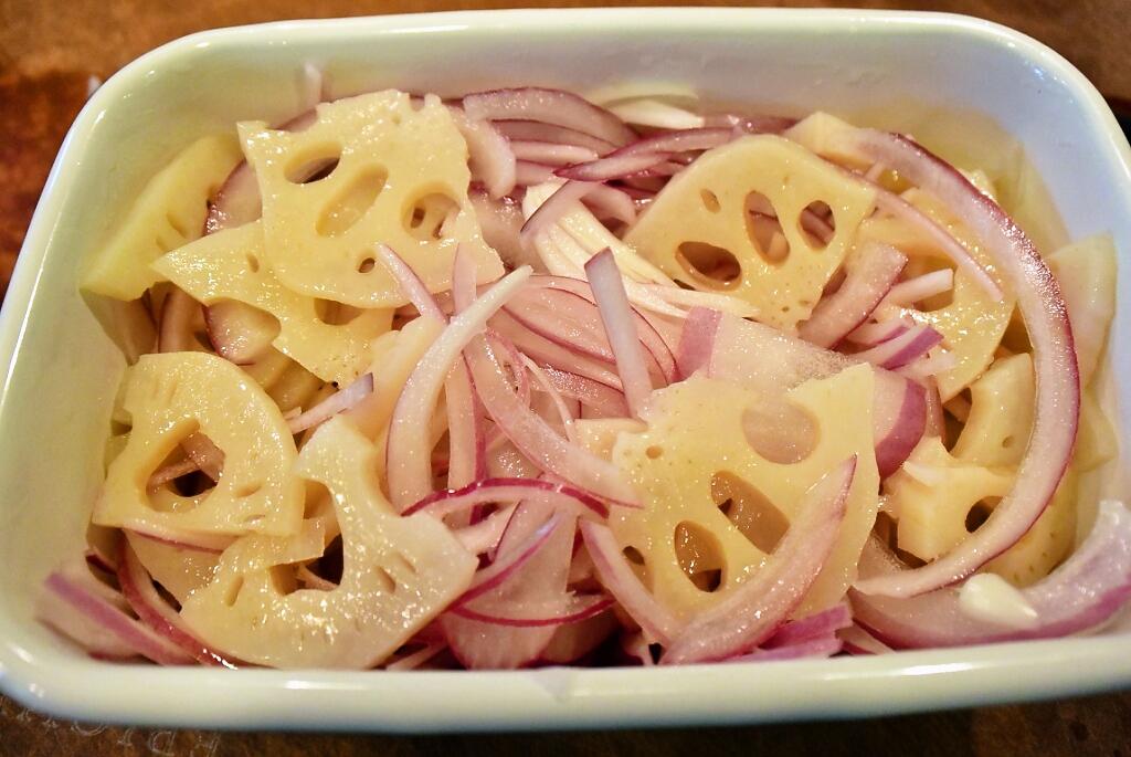 Recipes for Tom: Murasaki tamanegi to renkon no amazuzuke / red onion ...