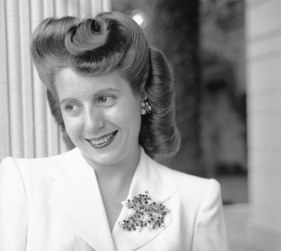 Avengers in Time: 1977, Music: Julie Covington with “Don't Cry for Me ...