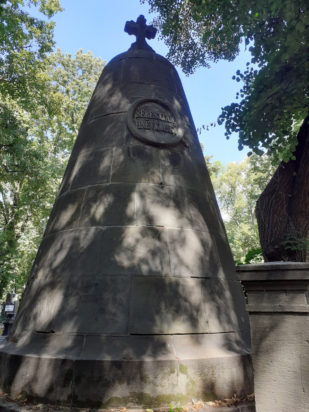 Sister Brylee Lewis: "Chicken Nuggets, Grand McSundae and Alcohol"