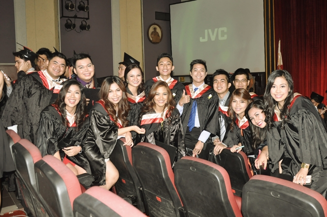 MODONNA: UST-AMV COA BSMA GRADUATION DAY