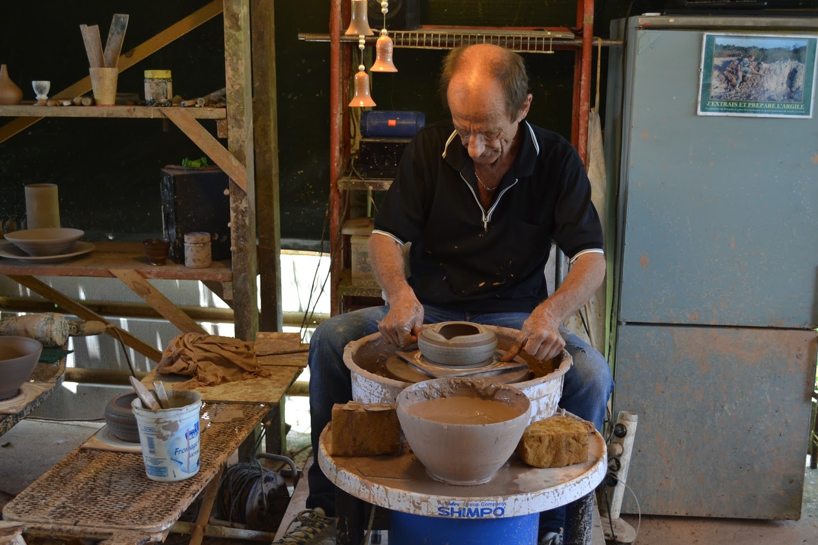 A LA DECOUVERTE DU PARADIS VERT: LE POTIER DU VILLAGE