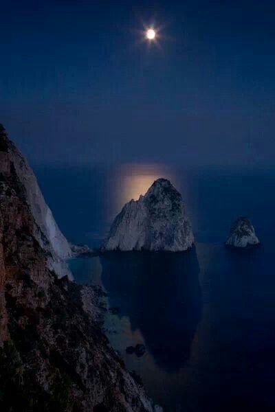 The passion of colors: full moon in Greece!