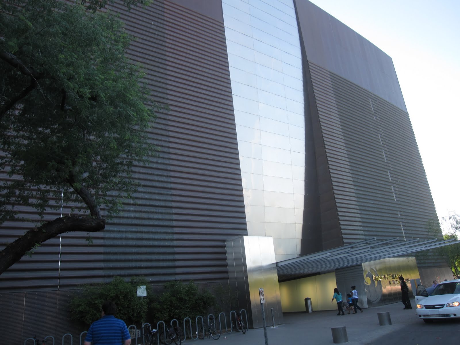 TNguyen: Cosugi 2011:Day 2- After the Sessions-Phoenix Public Library