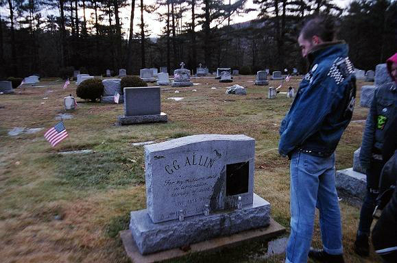 BAZOFIA RECORDS : GG ALLIN: BEBER, PELEAR Y FOLLAR!! Historia y ...