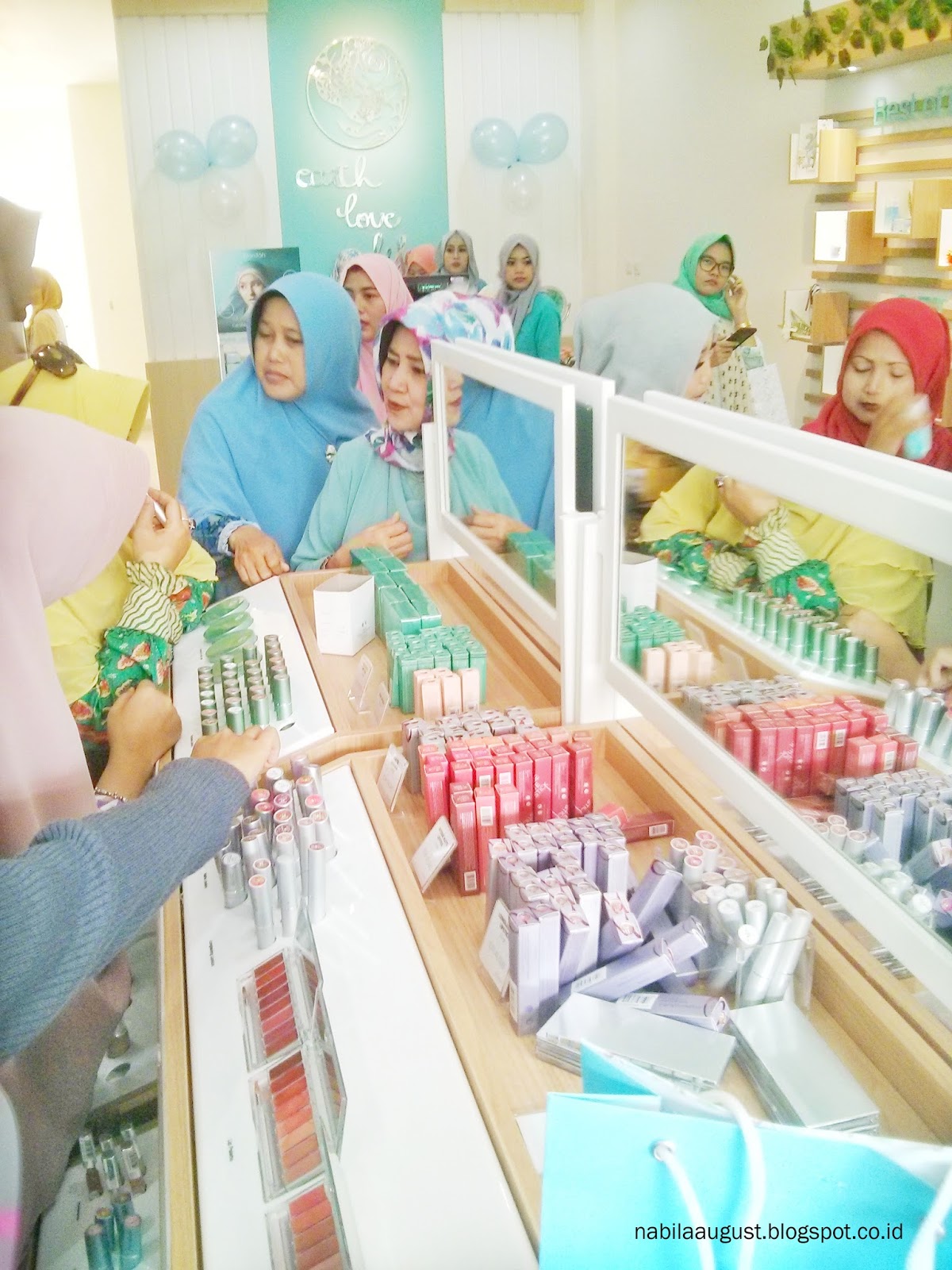 The August's Journal: [Grand Opening] Wardah Beauty House Jakarta