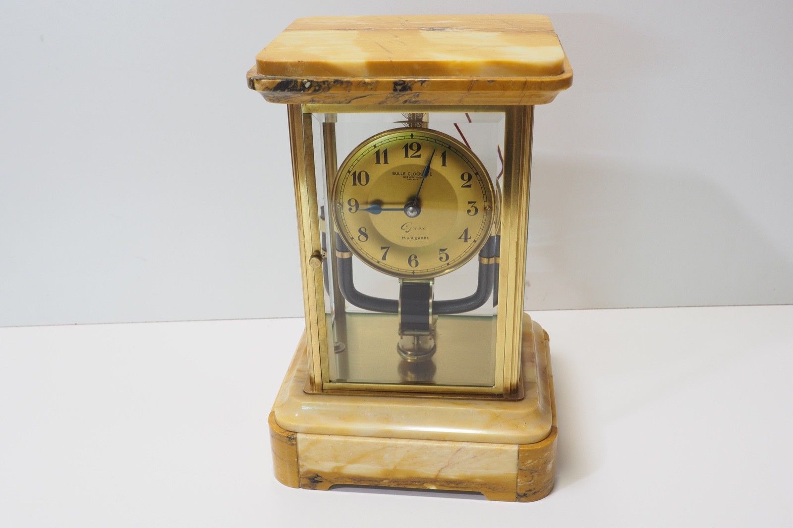 Bulle battery electro-mechanical pendulum clock