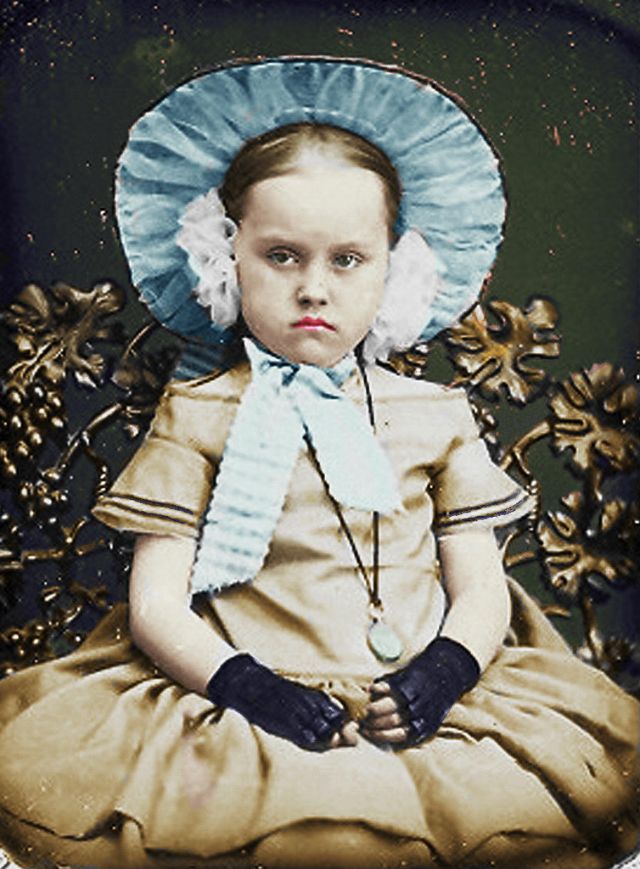 44 Incredible Colorized Photos That Show What Kids Wore Over 100 Years ...