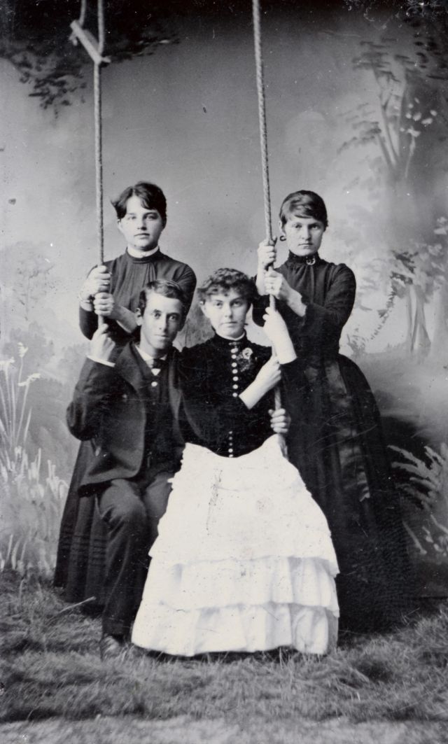 30 Studio Portrait Photos of Victorian People With Swings ~ Vintage ...