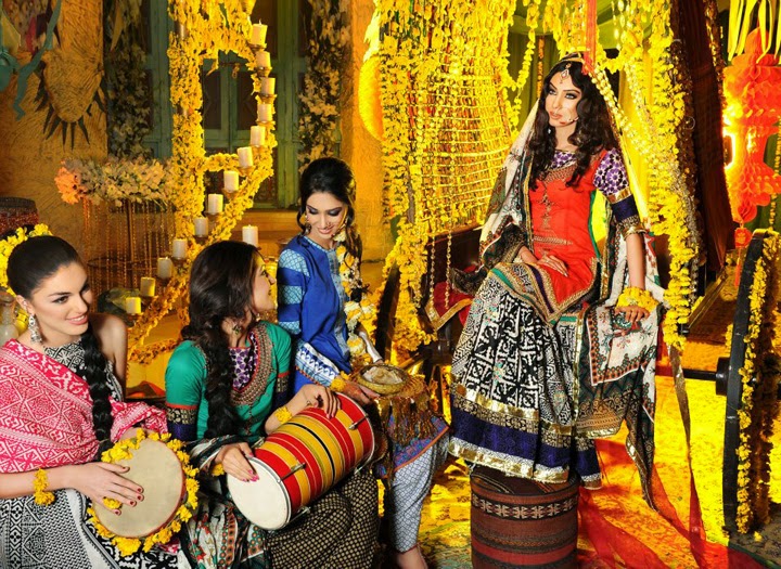 RASM-E-MEHNDI The bride with her friend | Pakistani Fasion And Entertenment