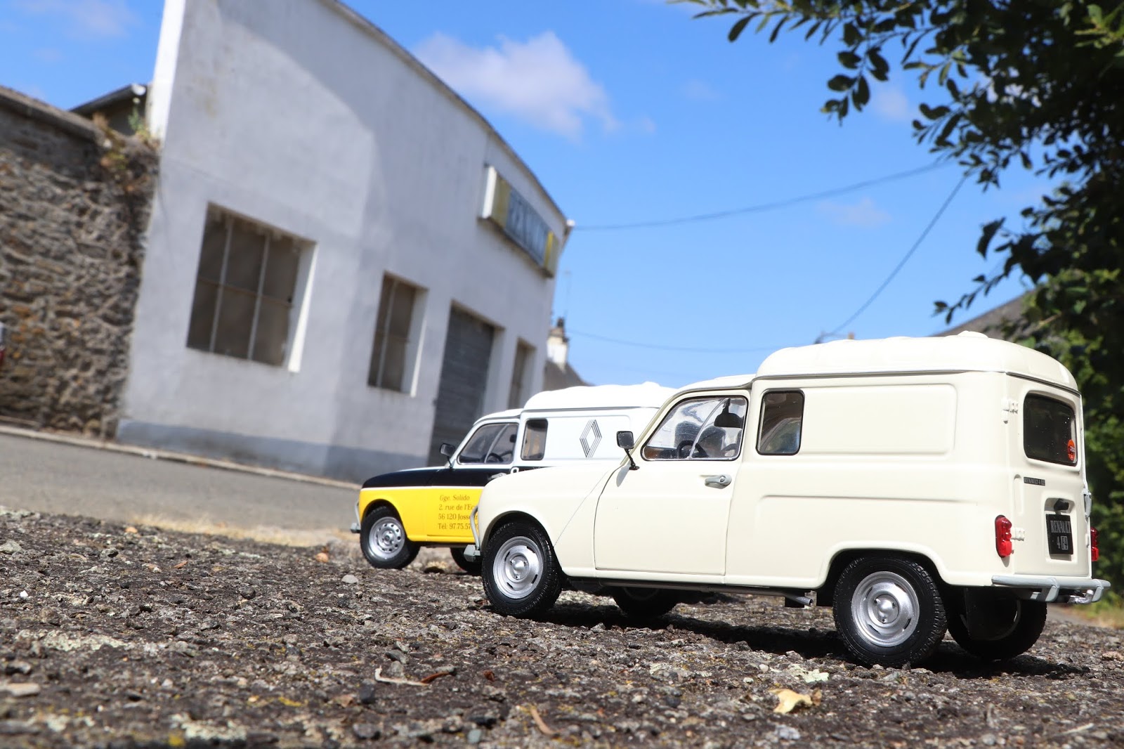 Deux Renault 4L fourgonnette disponibles chez Solido à l'échelle 1/18 ...