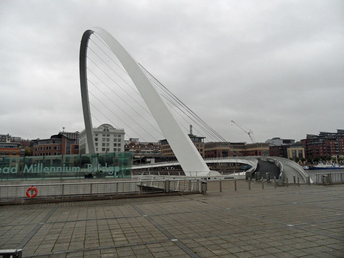 The Happy Pontist: Tyneside Bridges: 4. Gateshead Millennium Bridge