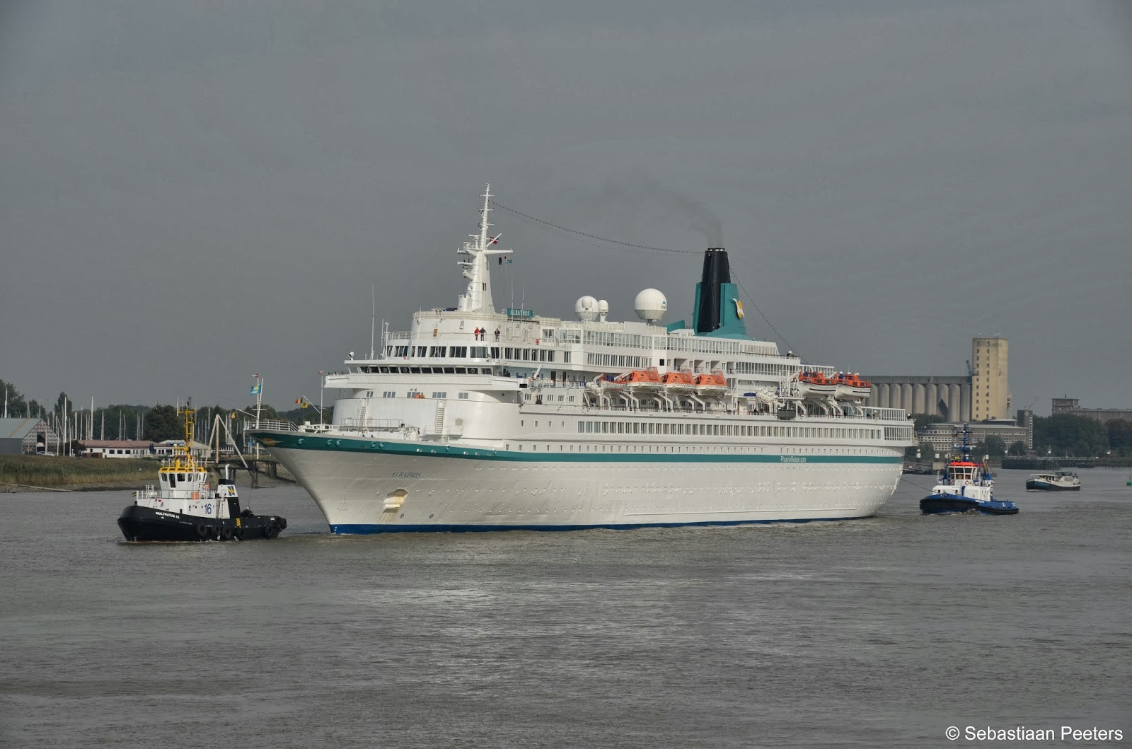 Cruiseschepen in Antwerpen: MS Albatros in Antwerpen 2013