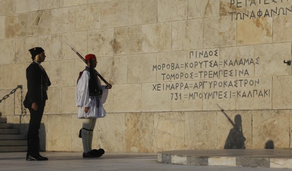 Ο ΠΟΝΤIΟΣ: Τιμή από τους εύζωνες στους Πόντιους – Συγκλονιστικές φωτό