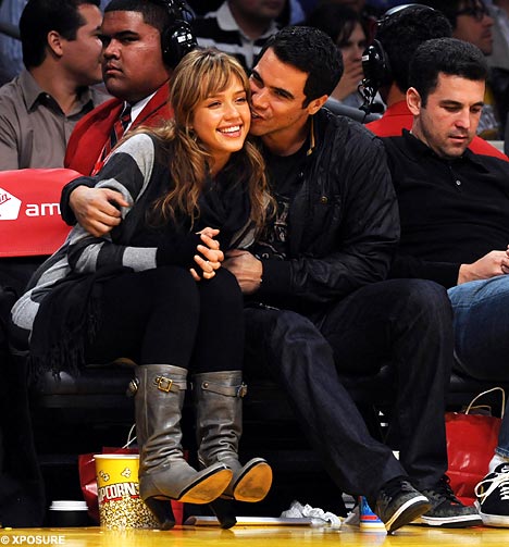 Hollywoodsand: Jessica Alba With Boyfriend Cash Warren