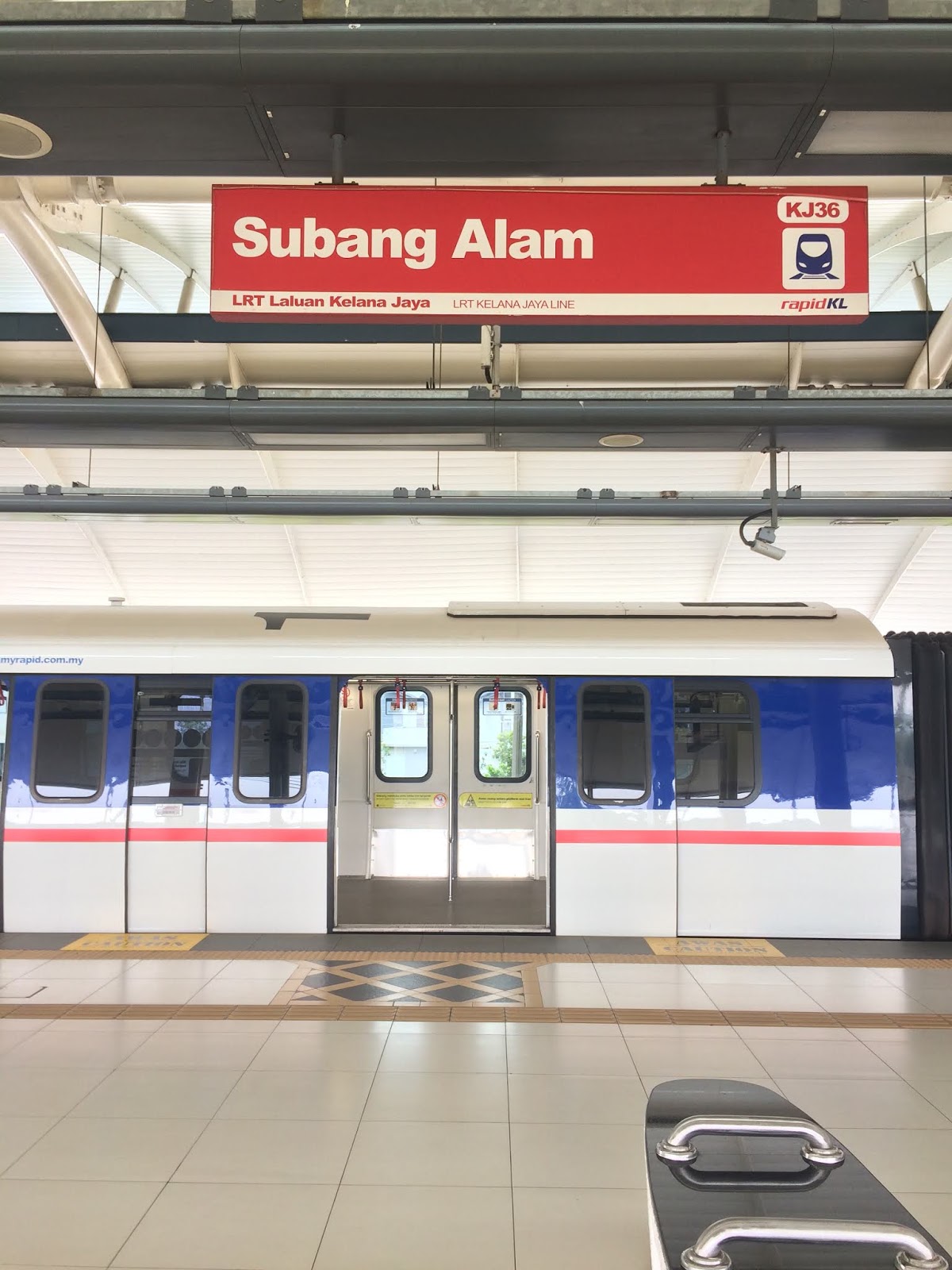 Kuala Lumpur Walk Pics : LRT Subang Alam Station