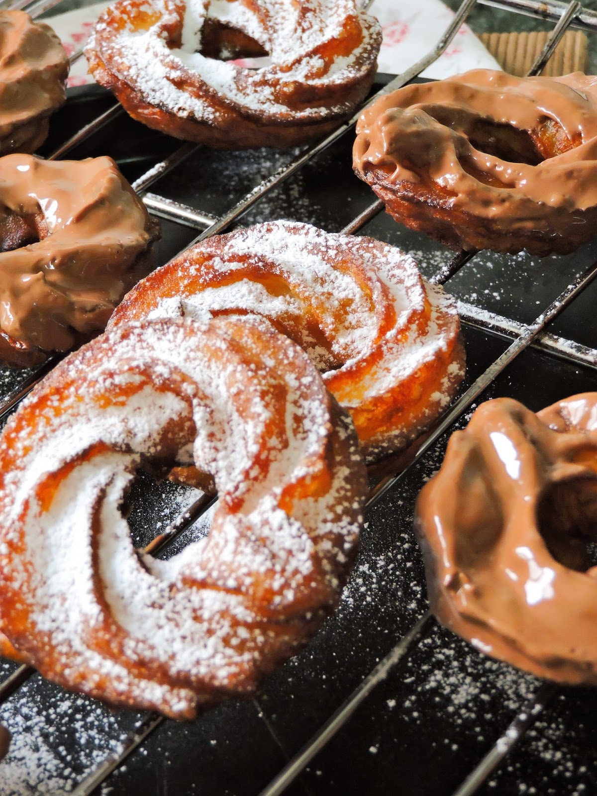 Eni's Kitchen: Crullers con chocolate y azucar y ¿como preparar pasta ...