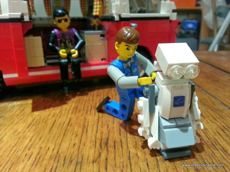 The Brick Castle: Brian The Robot LEGO Competition Entry