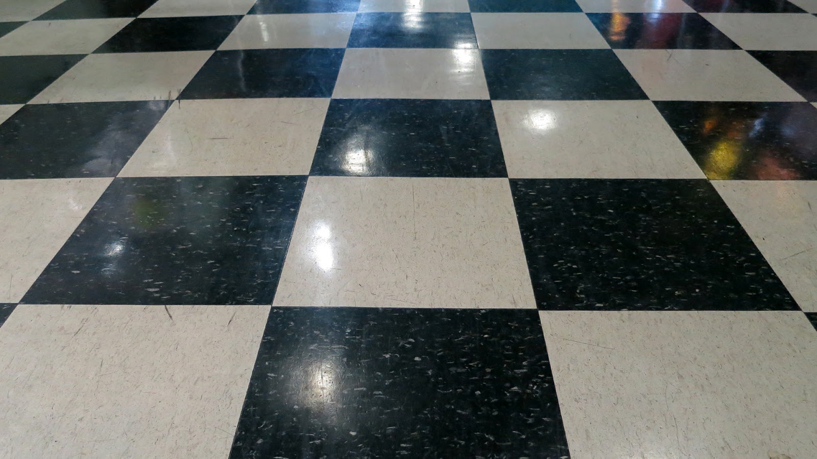 Frankie's Apartment: Checkboard Floor