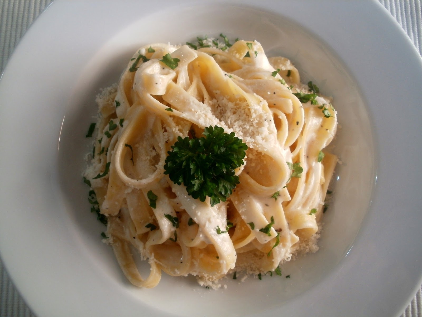 Los Antojos de Clara: Tagliatelle con salsa Alfredo