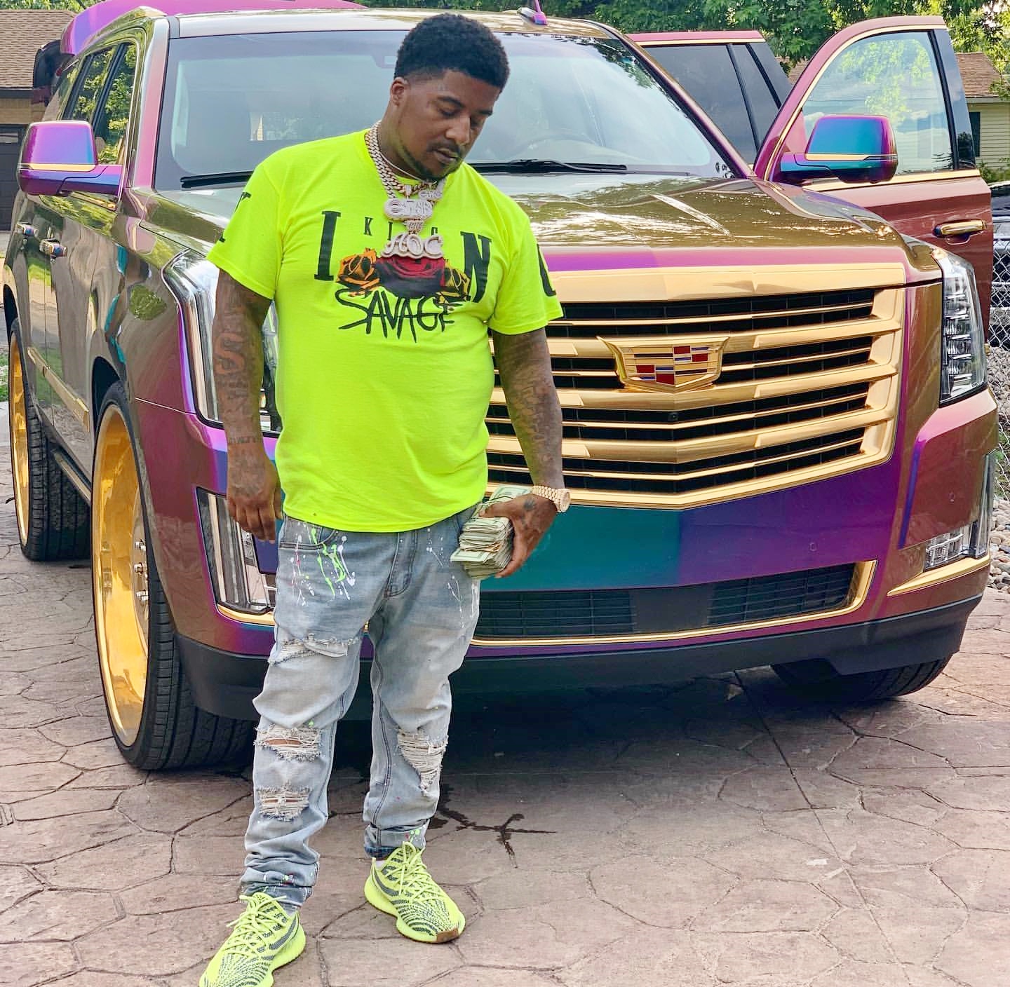 Ace-1: AOC Obama's Outrageous 2017 Cadillac Escalade on Gold 30's Rucci ...