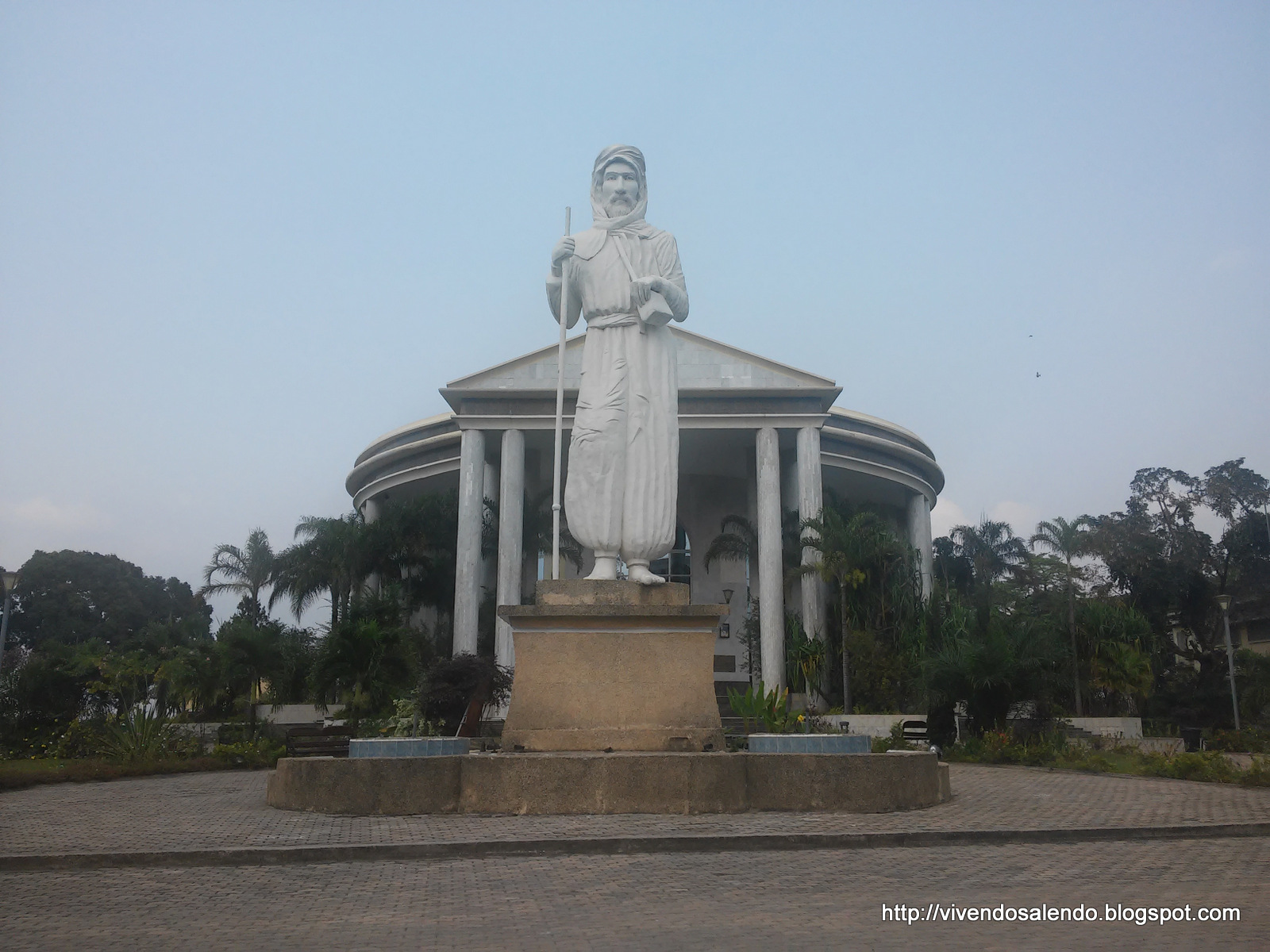 VIVENDO SALENDO: Brazzaville, la Capitale del Congo, è la Città in ...