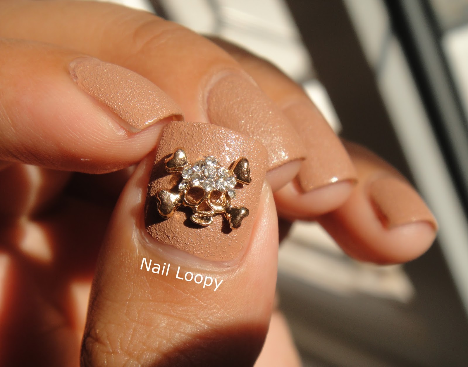 nail loopy: NAILS INC LEATHER EFFECT - SOHO MEWS