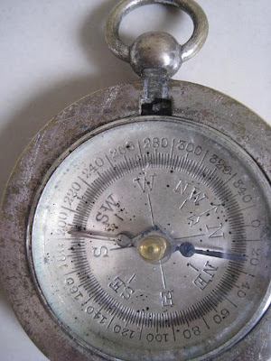 TOKO ANTIEK RETRO: ANTIQUE COMPASS DESIGN UNKNOWN / KOMPAS SAKU ZAMAN ...