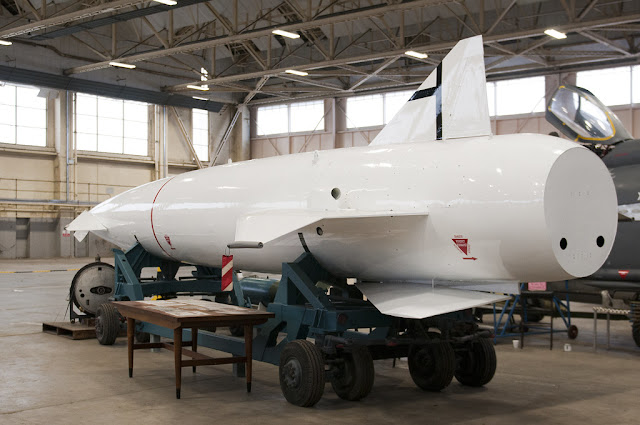 SI VIS PACEM, PARA BELLUM: Il missile Blue Steel era un'arma aria ...