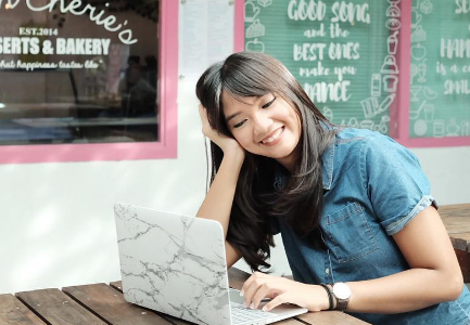 Profil dan Biodata Sarah Azka Saffanah, Host Para Petualang Cantik ...