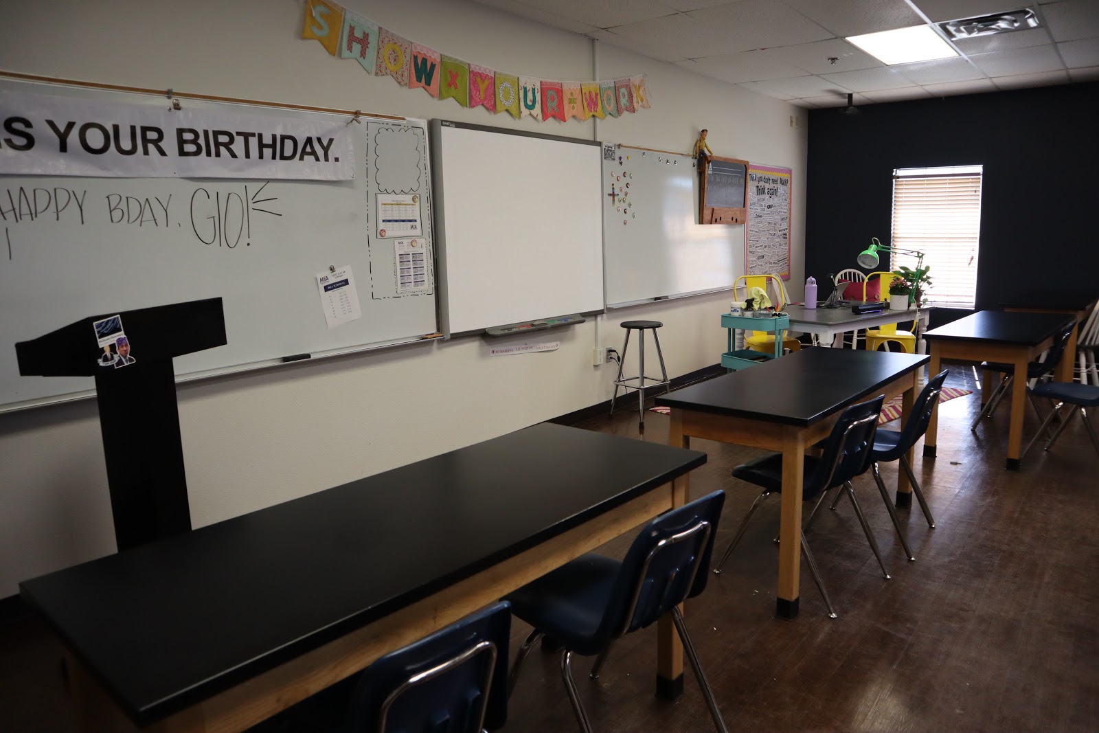 Momfessionals: Teacher Tuesday: Classroom Tour