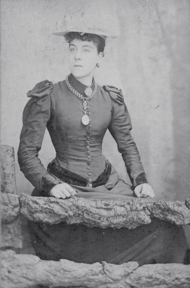 Necklaces: One of the Favorite Fashion Accessories of Victorian Ladies ...