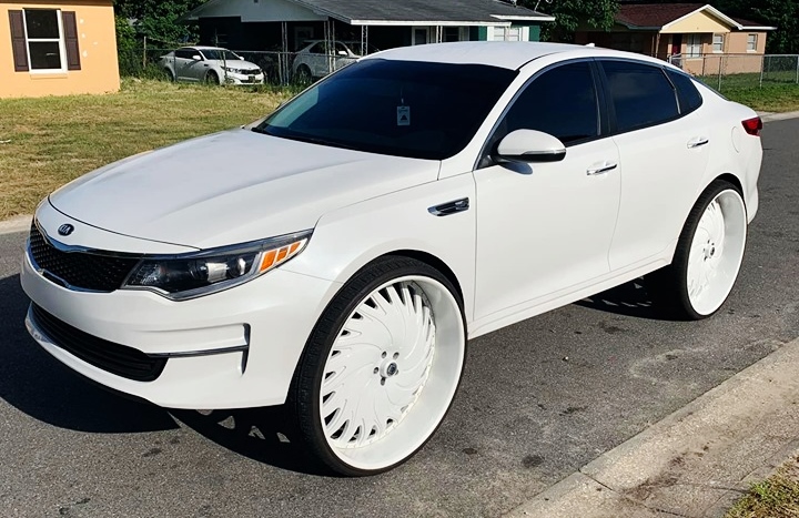 Ace-1: First In the World 2017 White Kia Optima on 30" Asantis