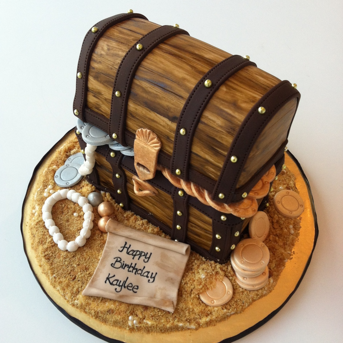 TeaRoom by Bel Jee: Treasure Chest Cake