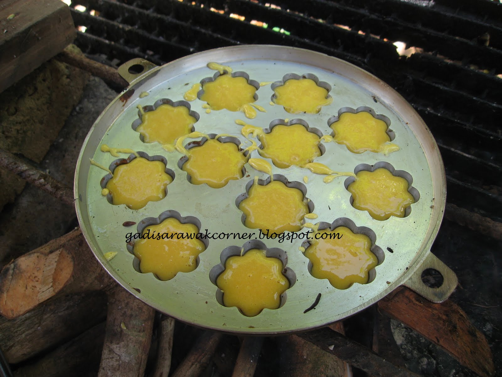 Kuih Bahulu Cara Lama Punya!