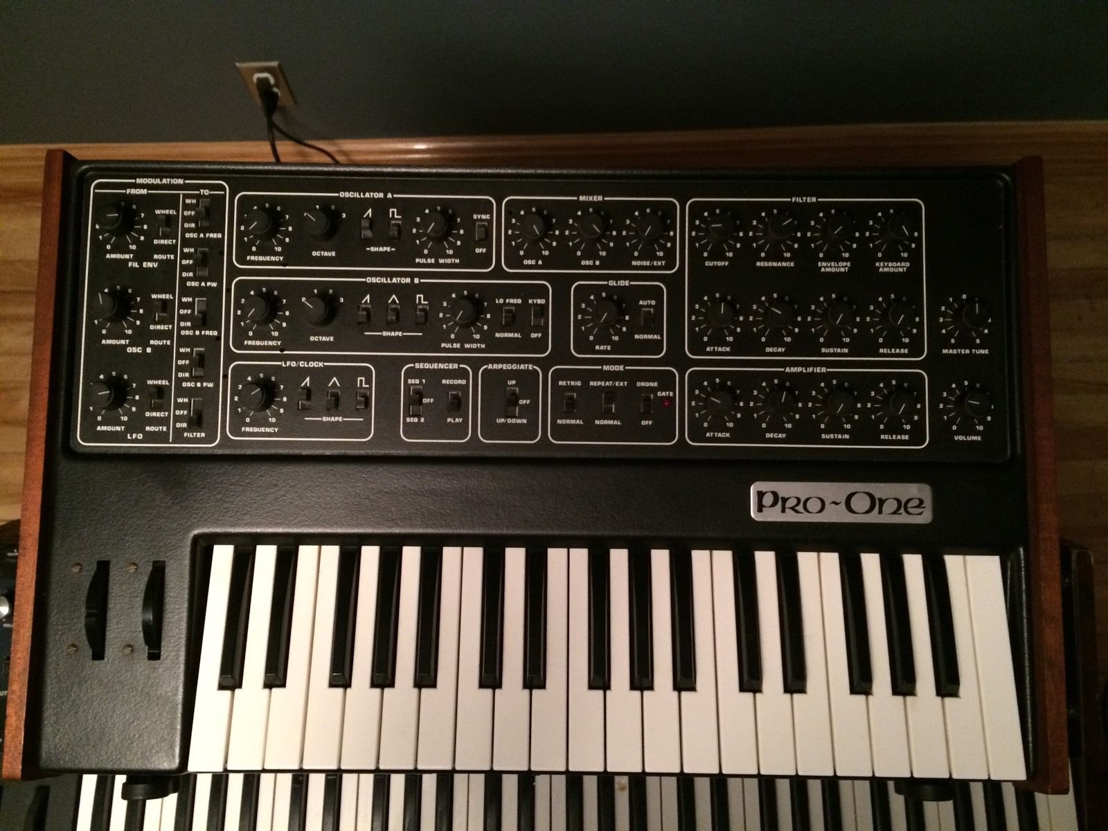 MATRIXSYNTH: Sequential Circuits Pro One Synthesizer J-Wire SN 6433