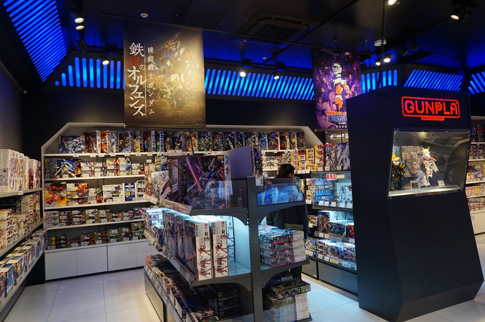 Gundam Square Shop and Café ที่ Expocity Osaka (ガンダムスクエアショップ 大阪)