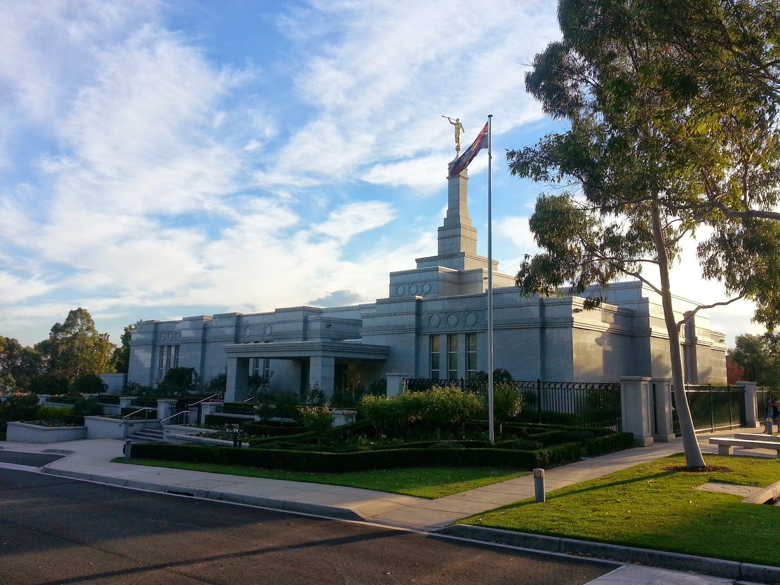 Blooming Lovely: Melbourne Temple