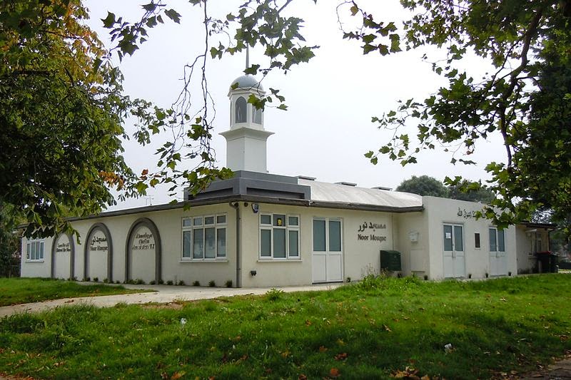 AHMADIYYA MOSQUE: Noor Mosque - Crawley West Sussex UK