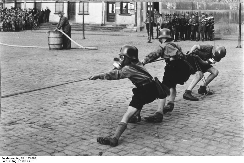 60 Vintage Photographs Document Daily Life of Hitler Youth Members ...