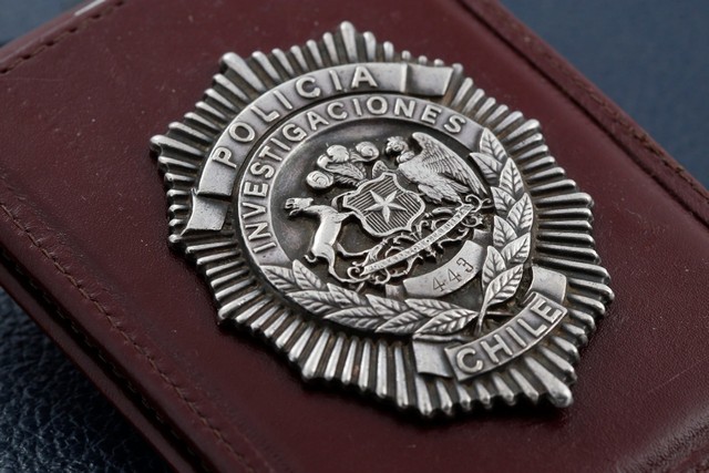 Ex Directores Generales de la PDI se refieren uso de placa ...