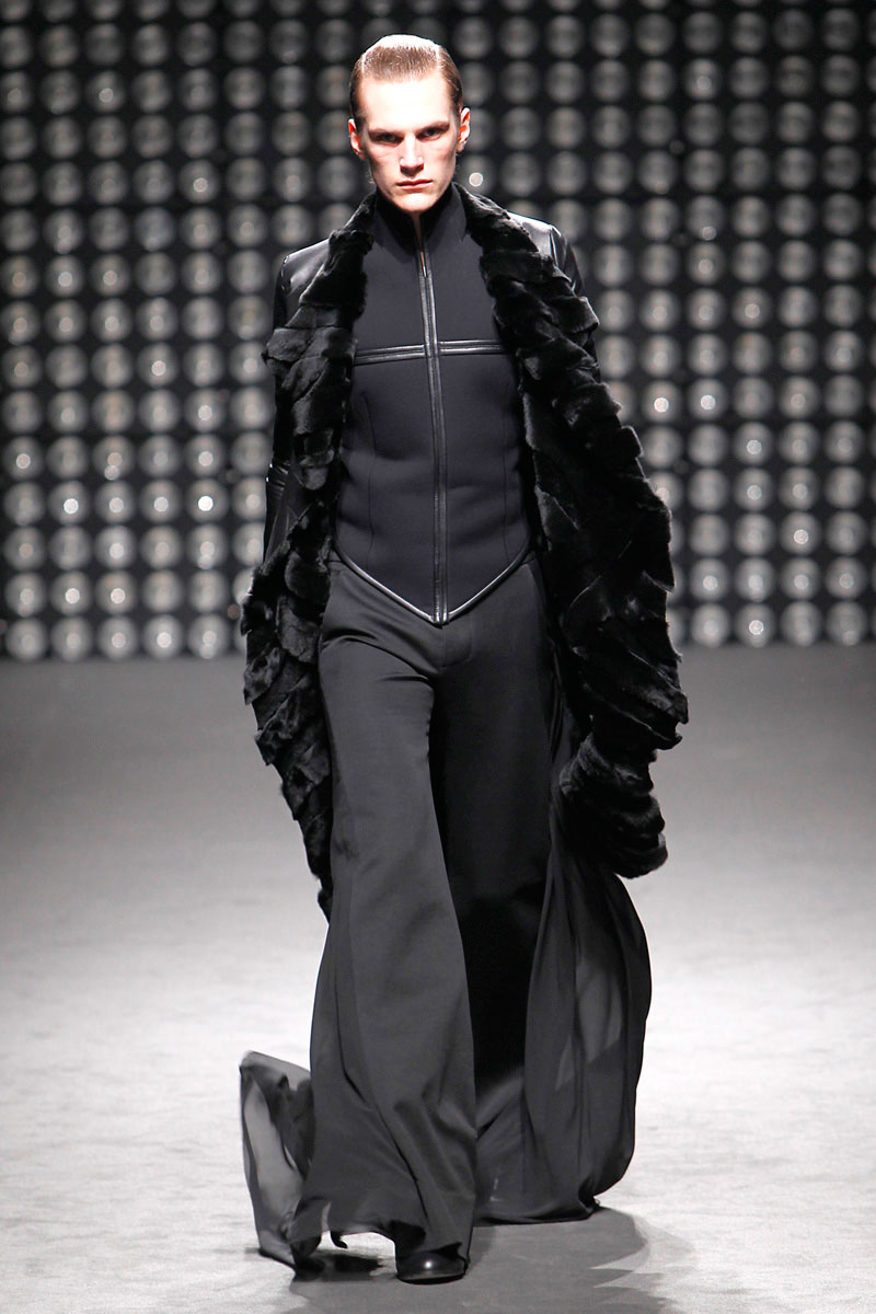 www.reneeruin.com: Gareth Pugh | AW 2011/12 Men's Collection