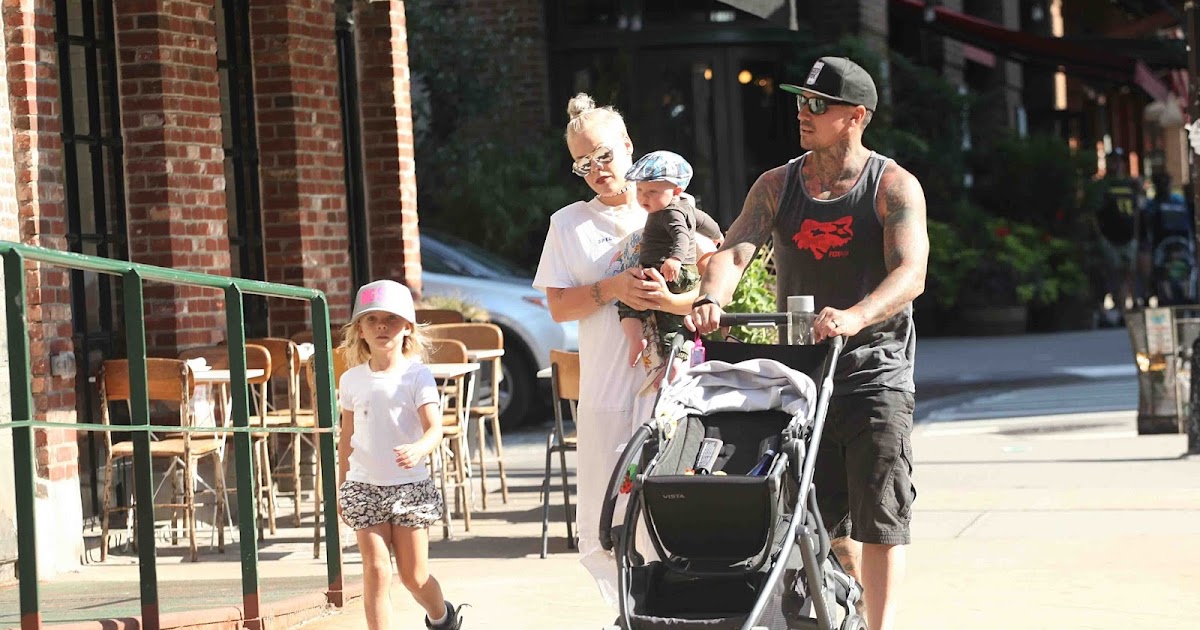 PINK AND FAMILY SPOTTED IN NEW YORK CITY