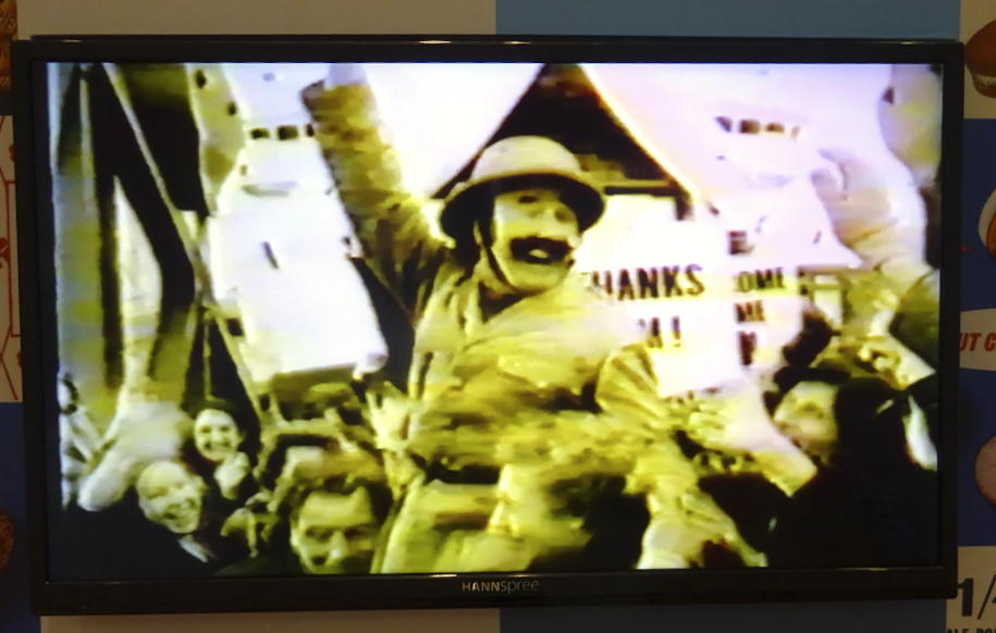 photopol: BROKEN BISCUITS