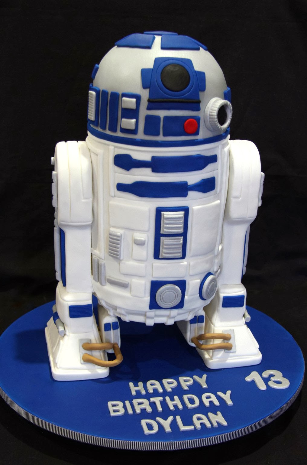 Leonie's Cakes and Parties . . . . .: Star Wars Party - R2D2 Cake